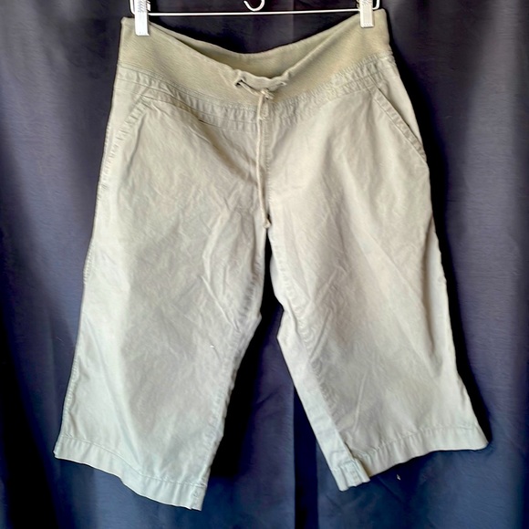 Lucy | Pants & Jumpsuits | Lucy Olive Green Capris | Poshmark